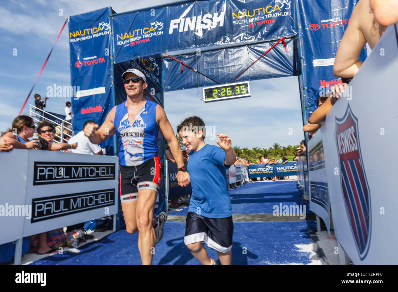 Kids celebrate at finish line hi-res stock photography and images - Alamy