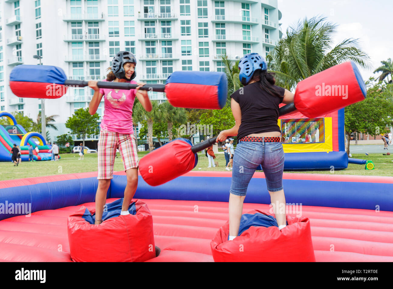 Tween girls hi-res stock photography and images - Alamy