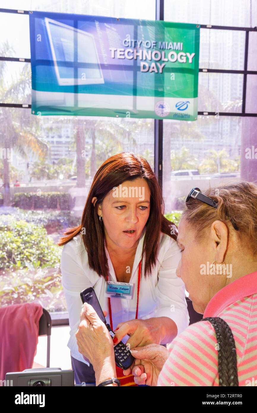 Exhibit exhibition collection exhibitor hi-res stock photography and ...