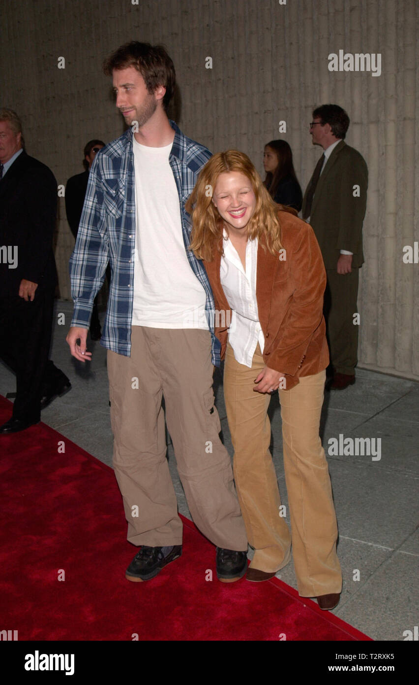 LOS ANGELES, CA. July 20, 2000: Actress DREW BARRYMORE & actor fiance TOM GREEN at the world ...
