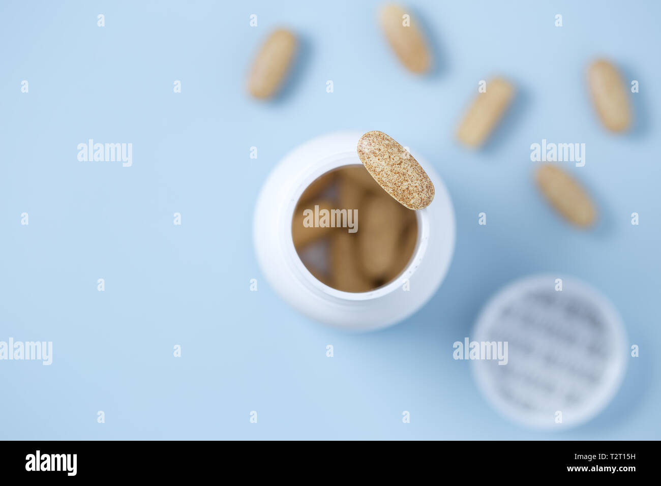 Coloured pills bottle hi-res stock photography and images - Alamy