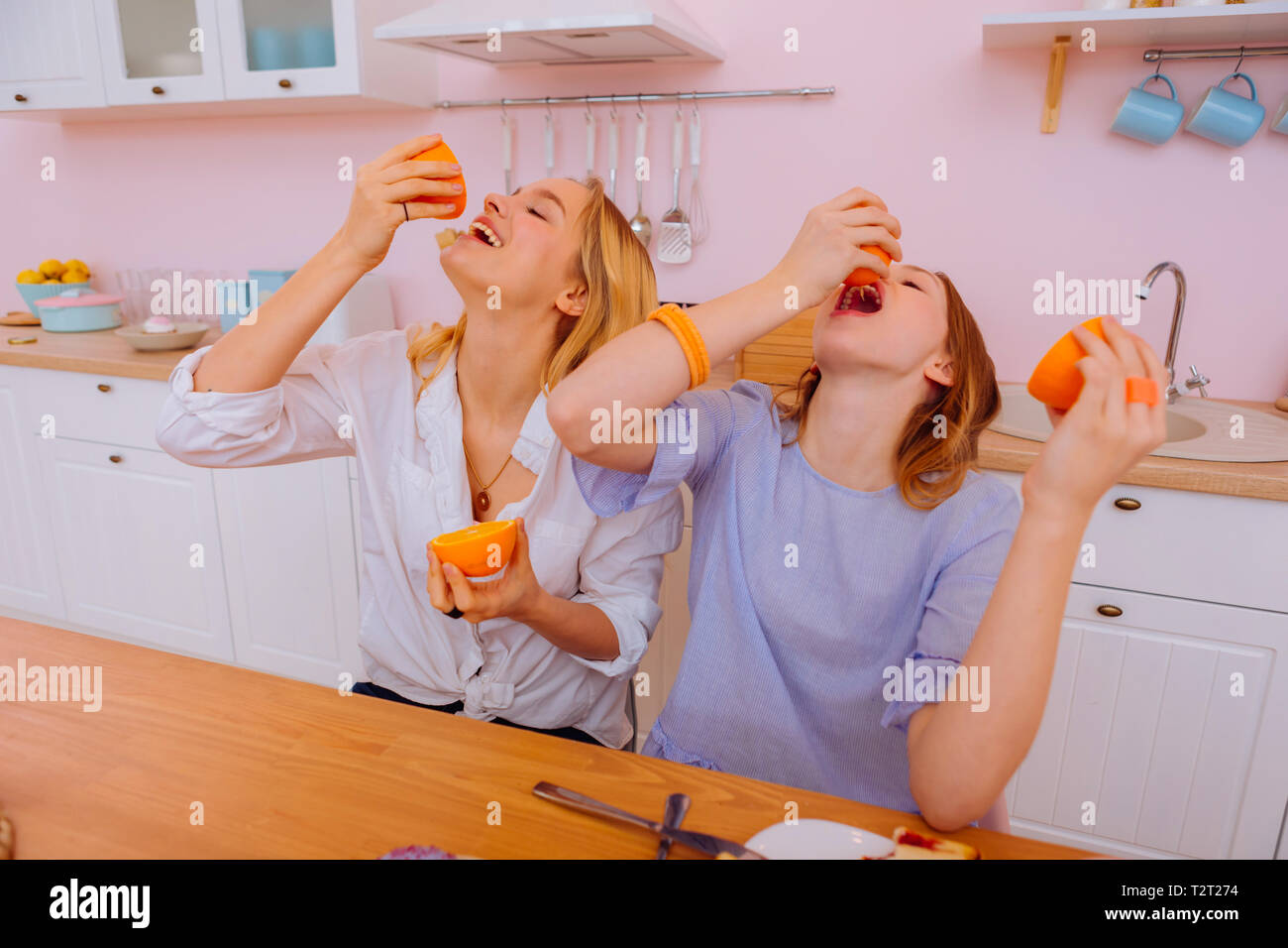 Squeezing time hi-res stock photography and images - Alamy