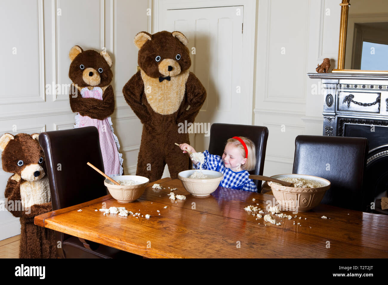Goldilocks and the three bears hi-res stock photography and images - Alamy
