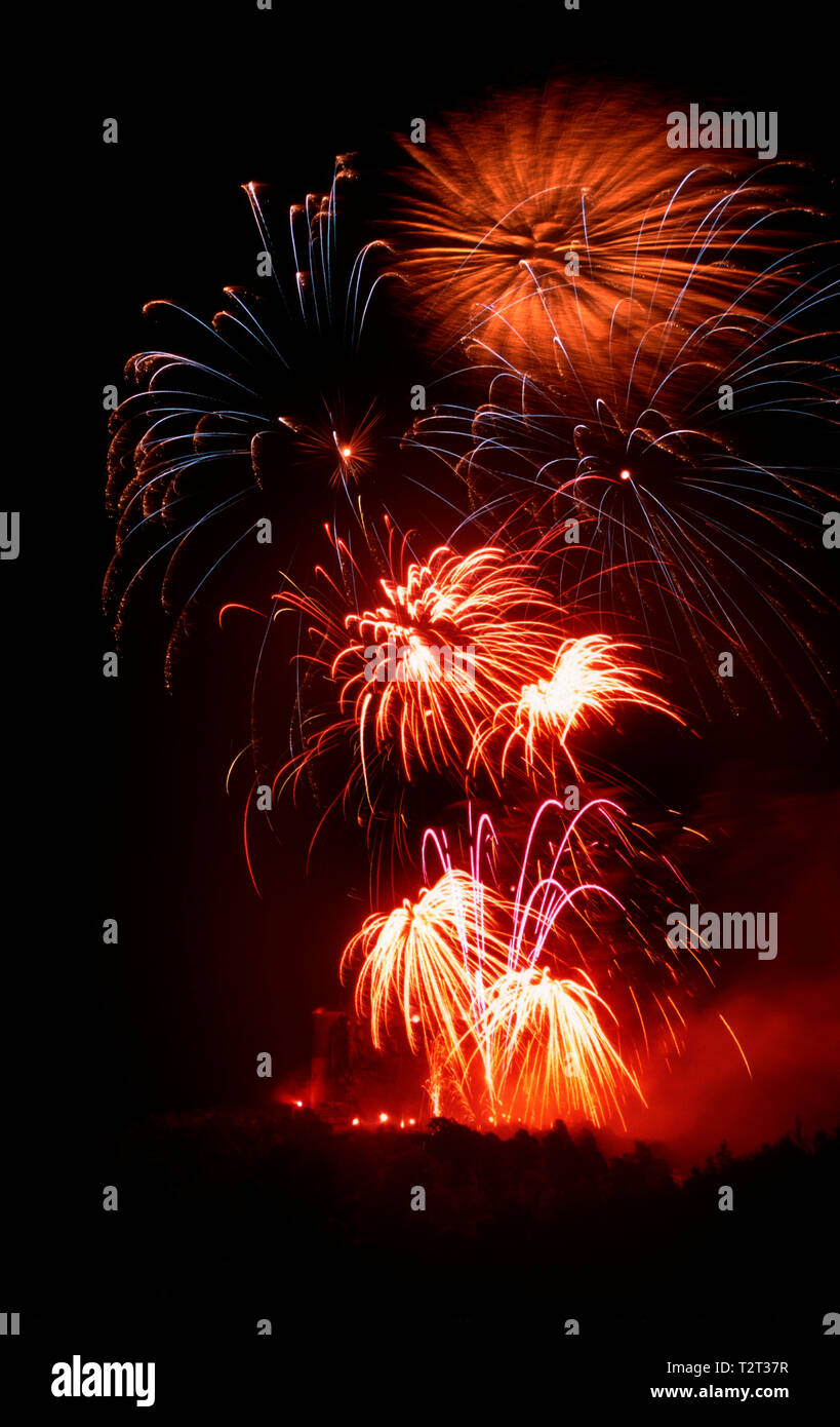 Red fireworks hi-res stock photography and images - Alamy