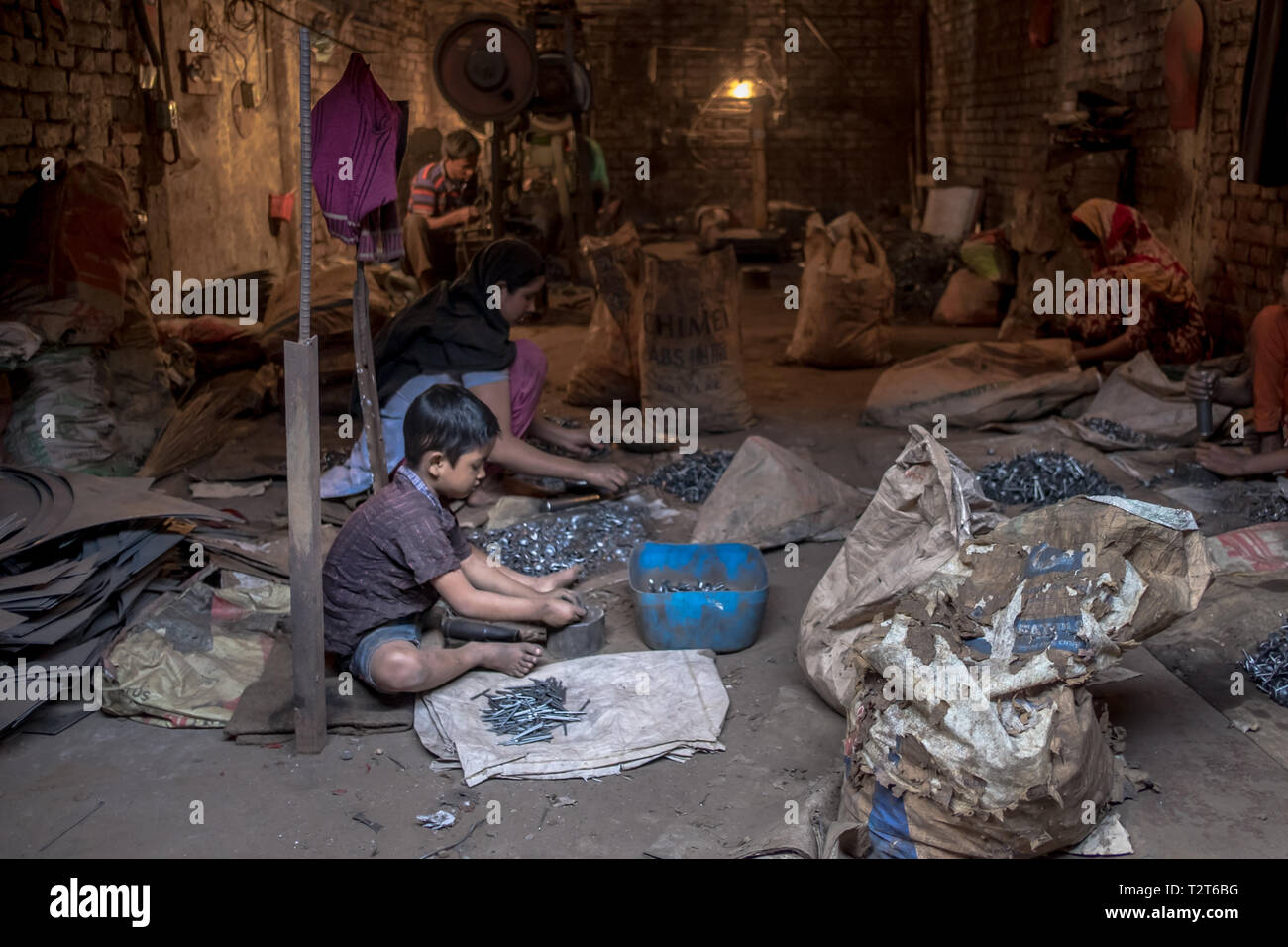 Bangladesh child labor hi-res stock photography and images - Alamy