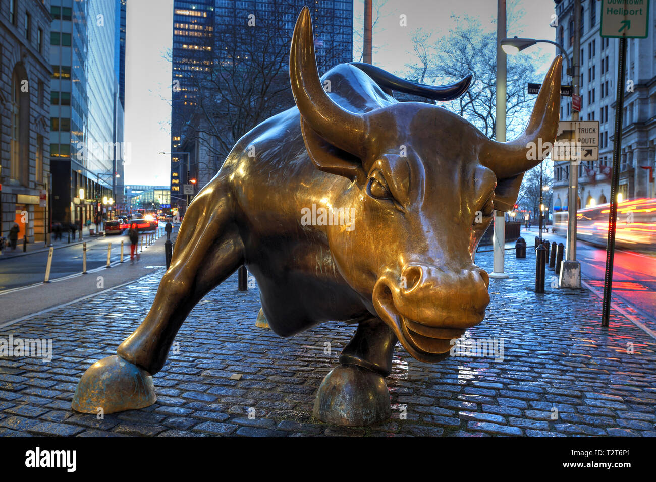 New york stock exchange charging bull hi-res stock photography and images - Alamy