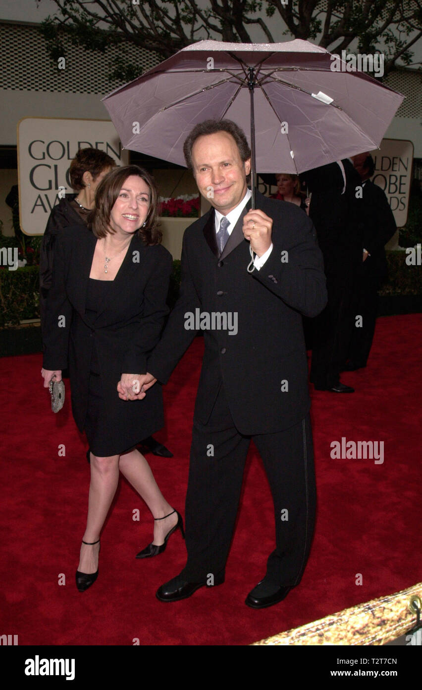 LOS ANGELES, CA. January 24, 2000: Actor/comedian BILLY CRYSTAL & wife ...