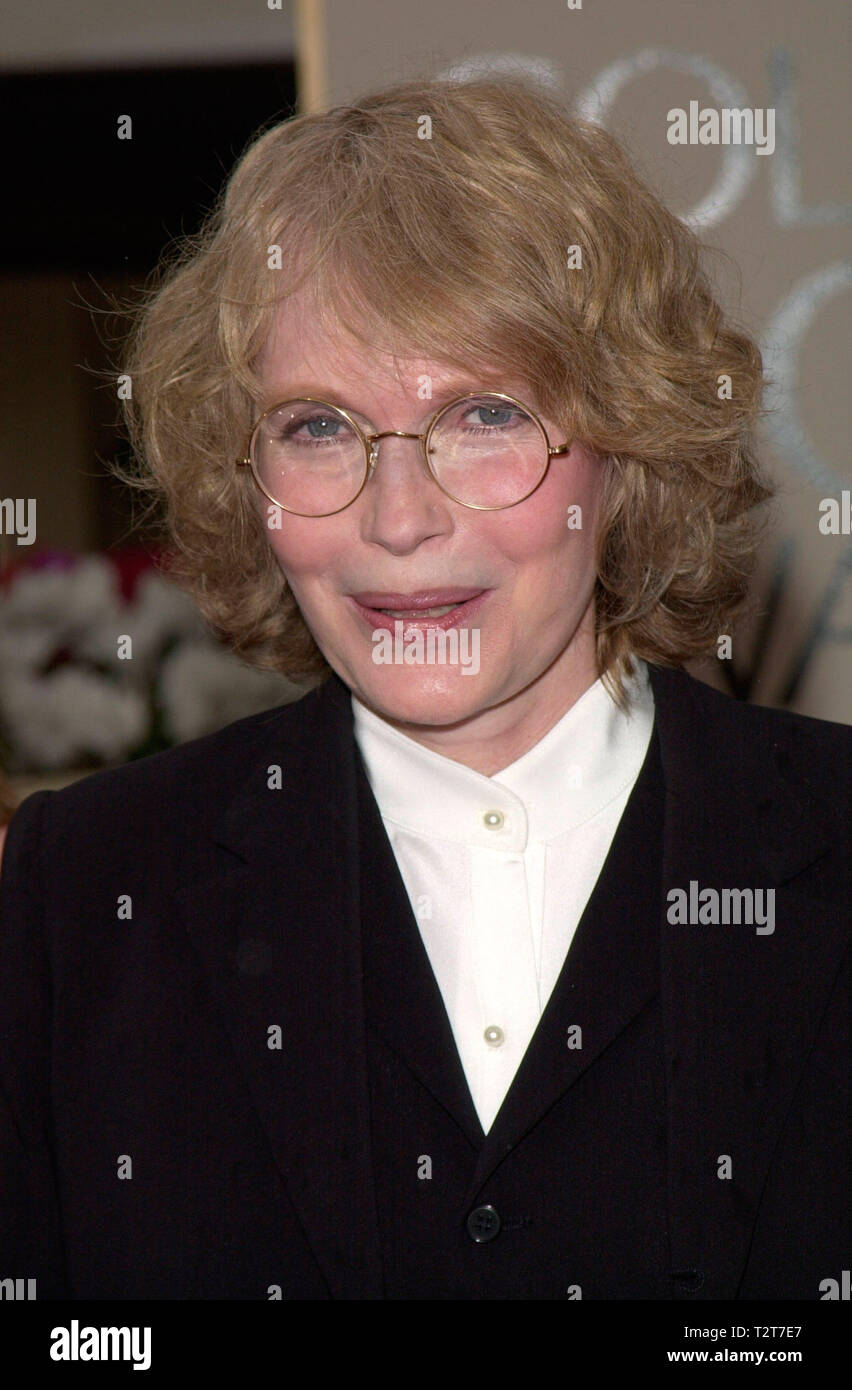 LOS ANGELES, CA. January 24, 2000: Actress MIA FARROW at the Golden ...