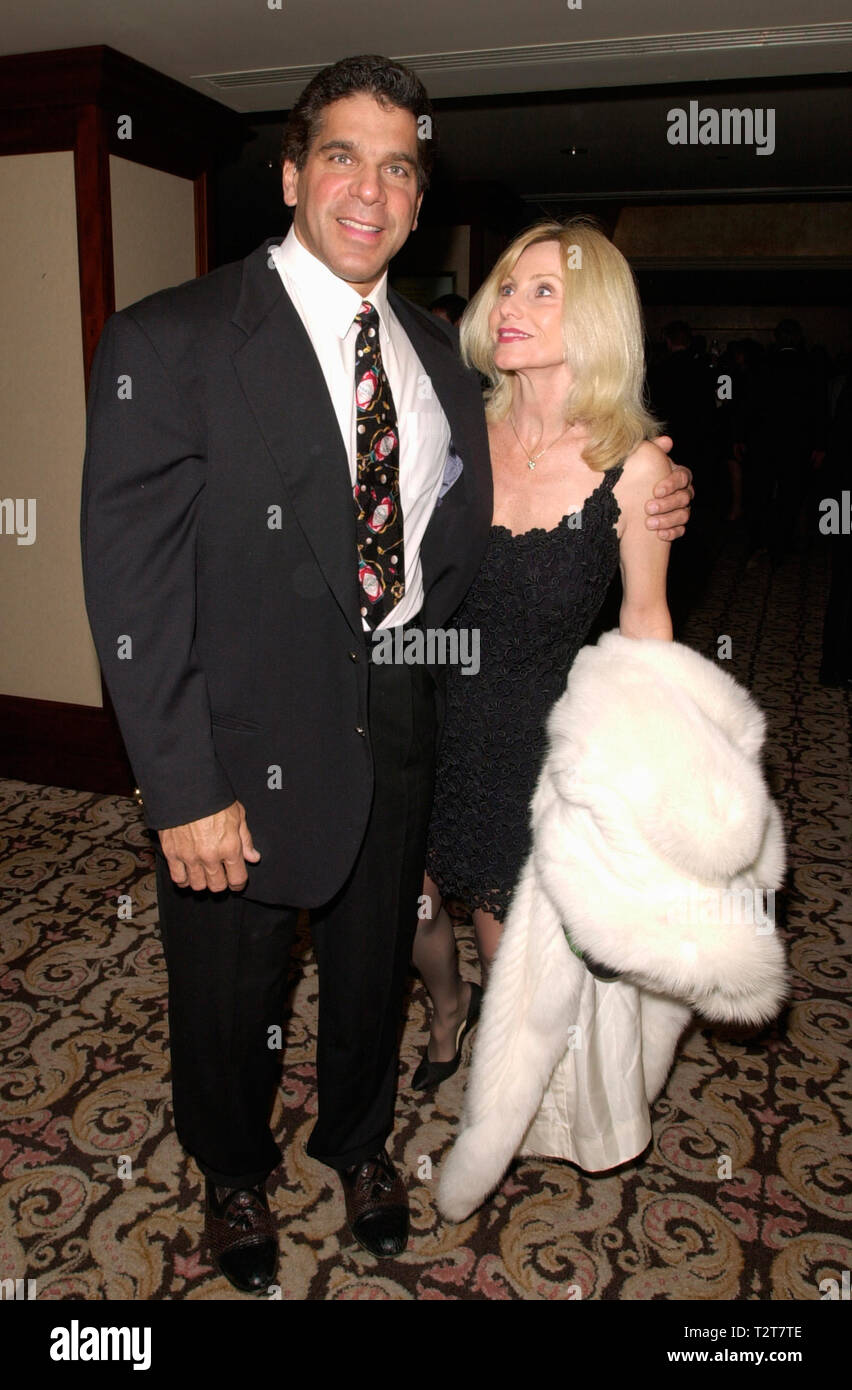 LOS ANGELES, CA. March 02, 2000: Actor LOU FERRIGNO & wife at the ...