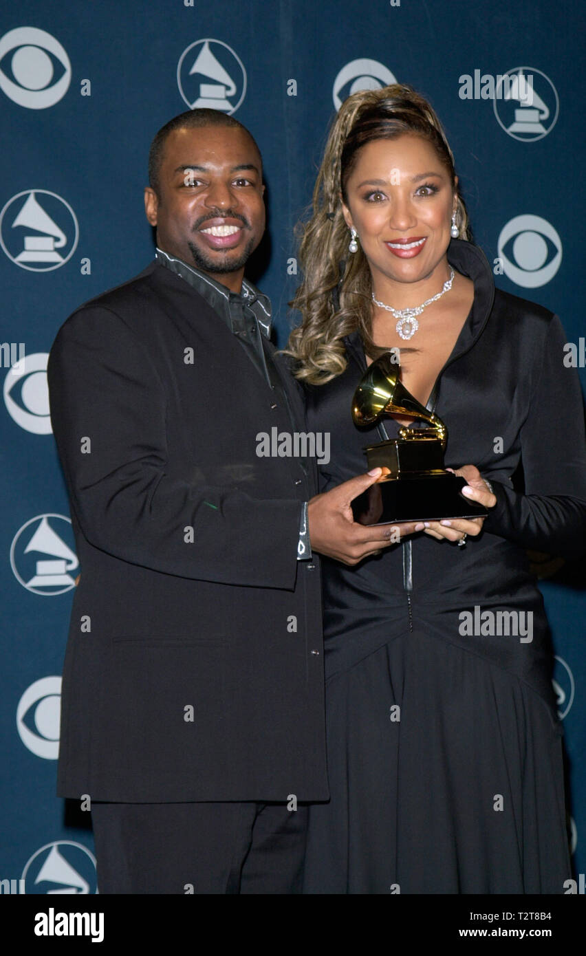 LOS ANGELES, CA. February 24, 2000: Actor LeVAR BURTON & wife STEPHANIE ...