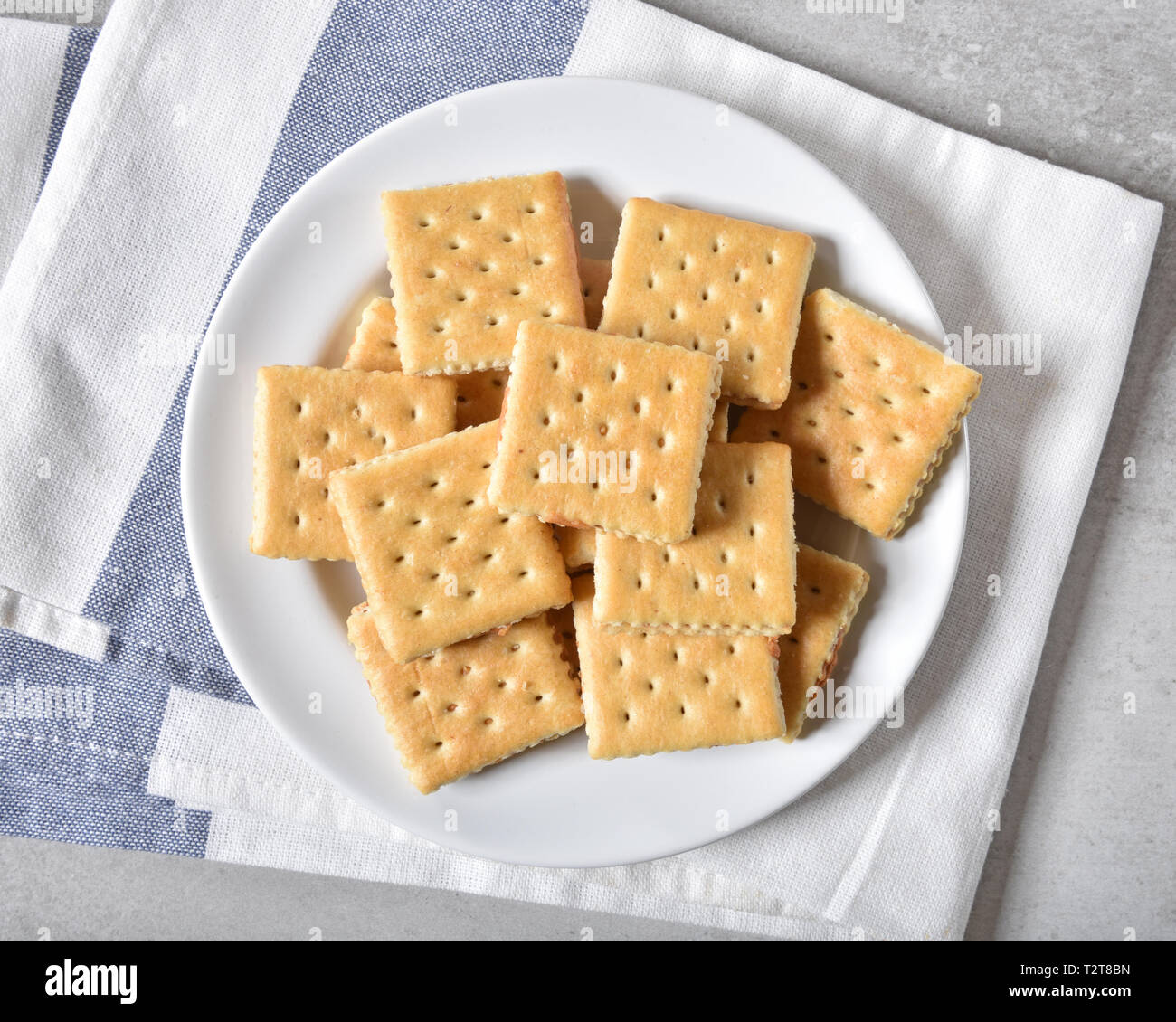 Overhead view of peanut butter sandwich crackers Stock Photo - Alamy