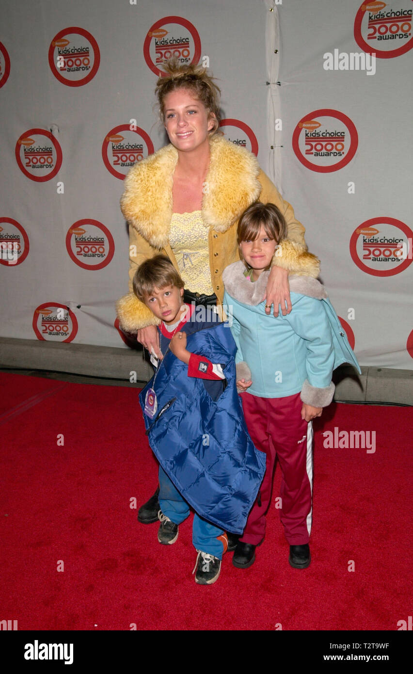 LOS ANGELES, CA. April 14, 2000: Model RACHEL HUNTER & children at ...