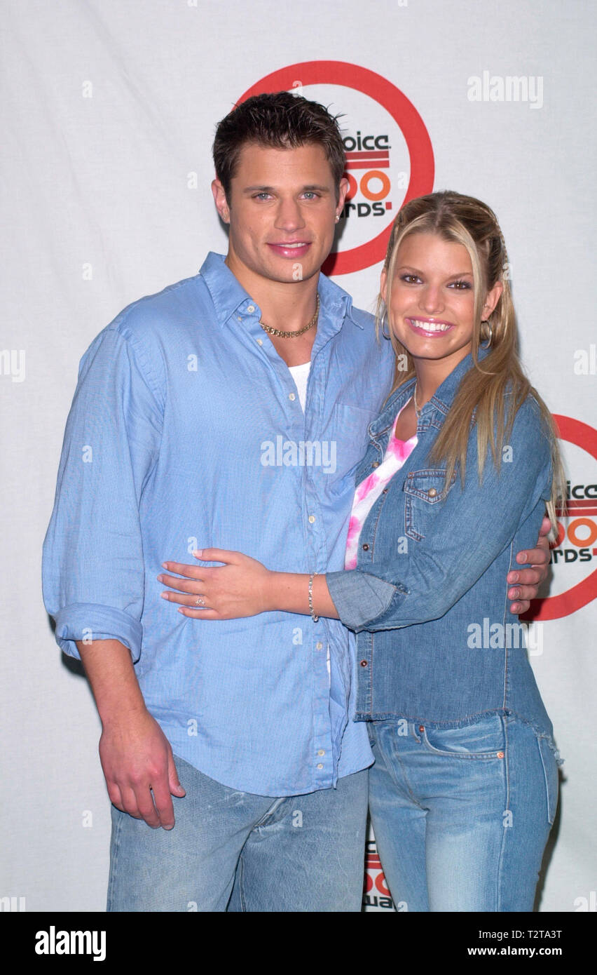 LOS ANGELES, CA. April 14, 2000: Pop stars JESSICA SIMPSON & boyfriend ...