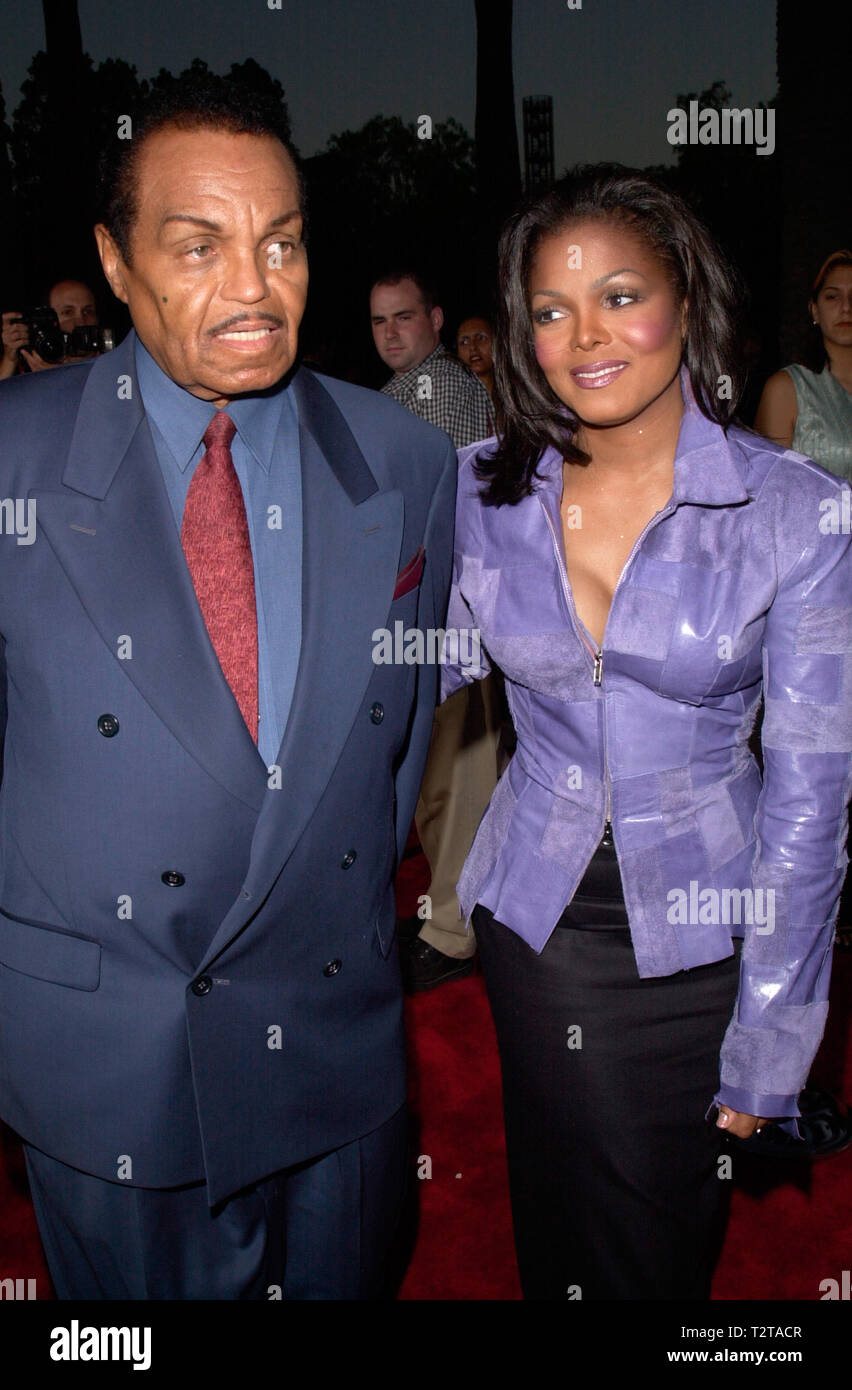 LOS ANGELES, CA. July 24, 2000: Pop star/actress JANET JACKSON & father ...