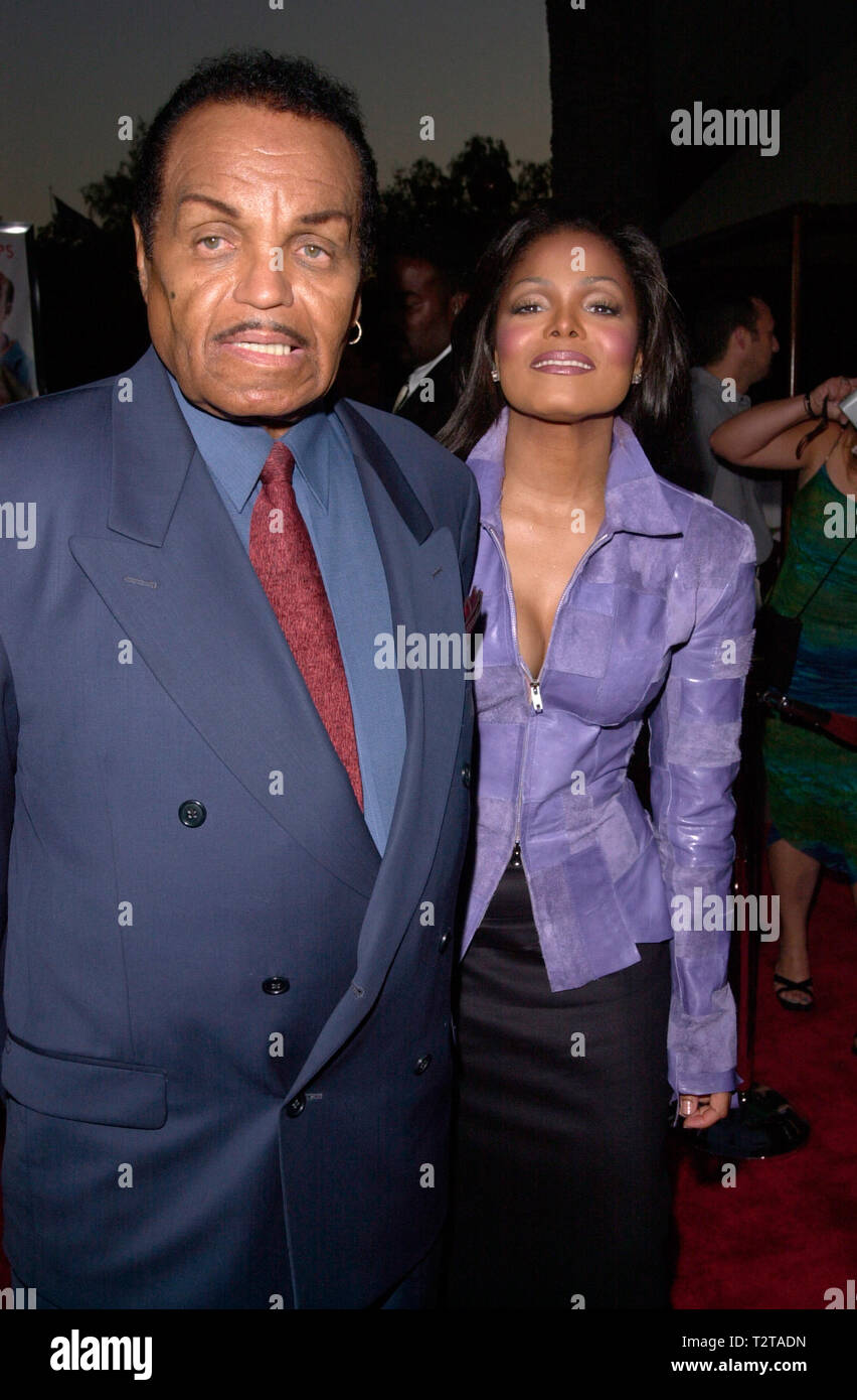LOS ANGELES, CA. July 24, 2000: Pop star/actress JANET JACKSON & father ...