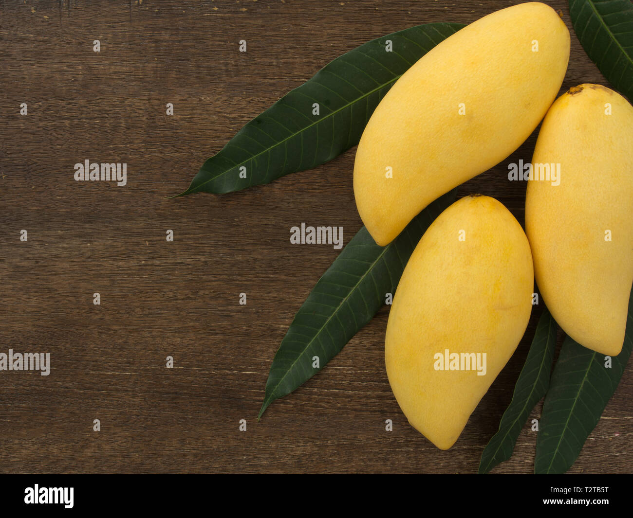 Fresh mango put on the wood table Stock Photo - Alamy