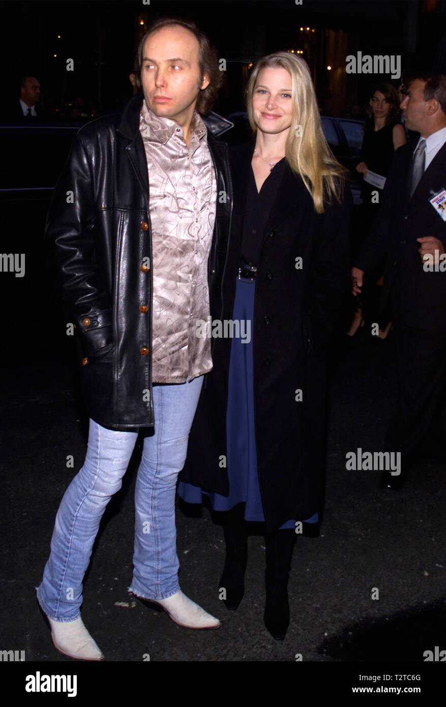 LOS ANGELES, CA. September 06, 2000: Actress BRIDGET FONDA & country ...