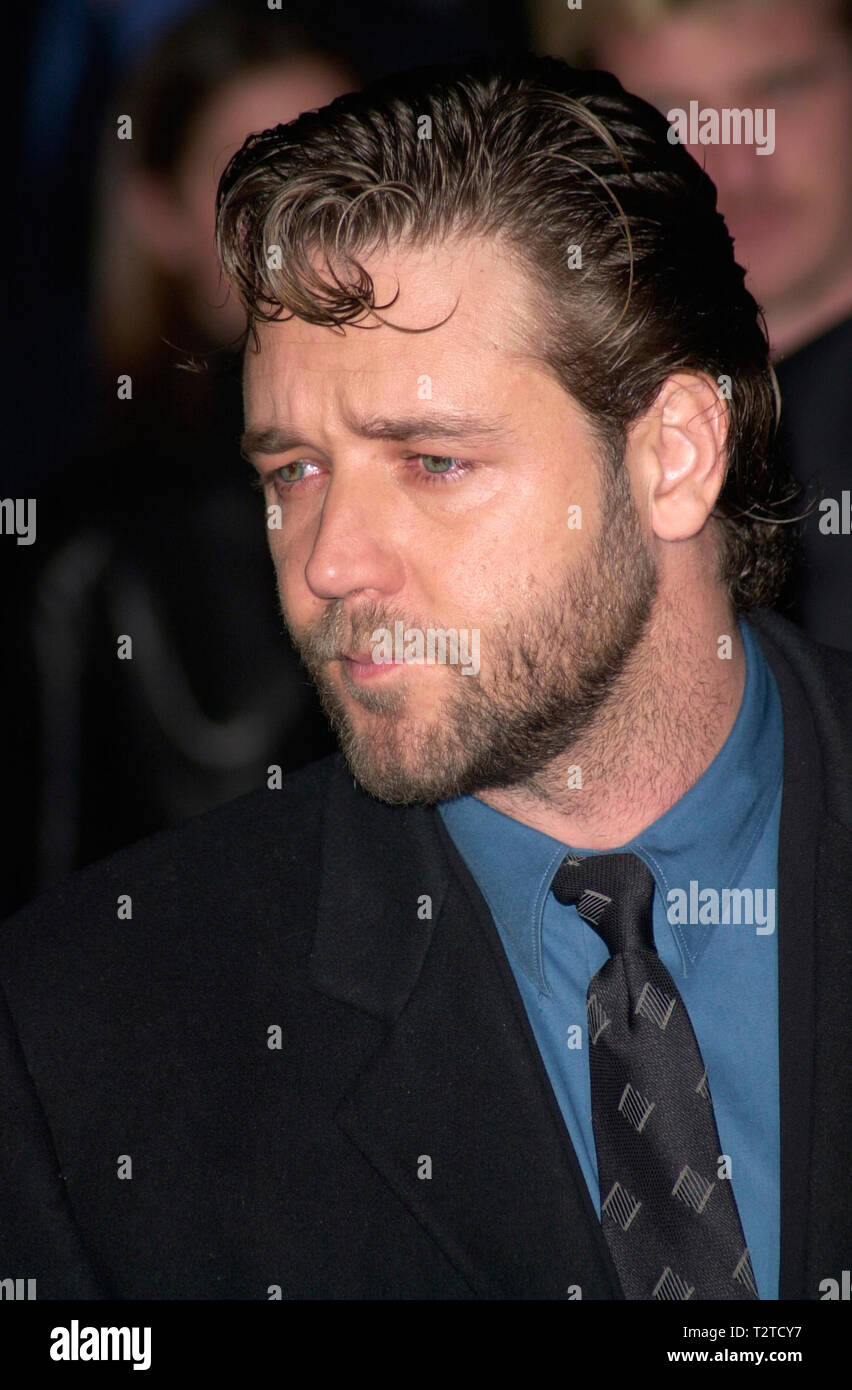 LOS ANGELES, CA. December 04, 2000: Actor RUSSELL CROWE at the Los ...