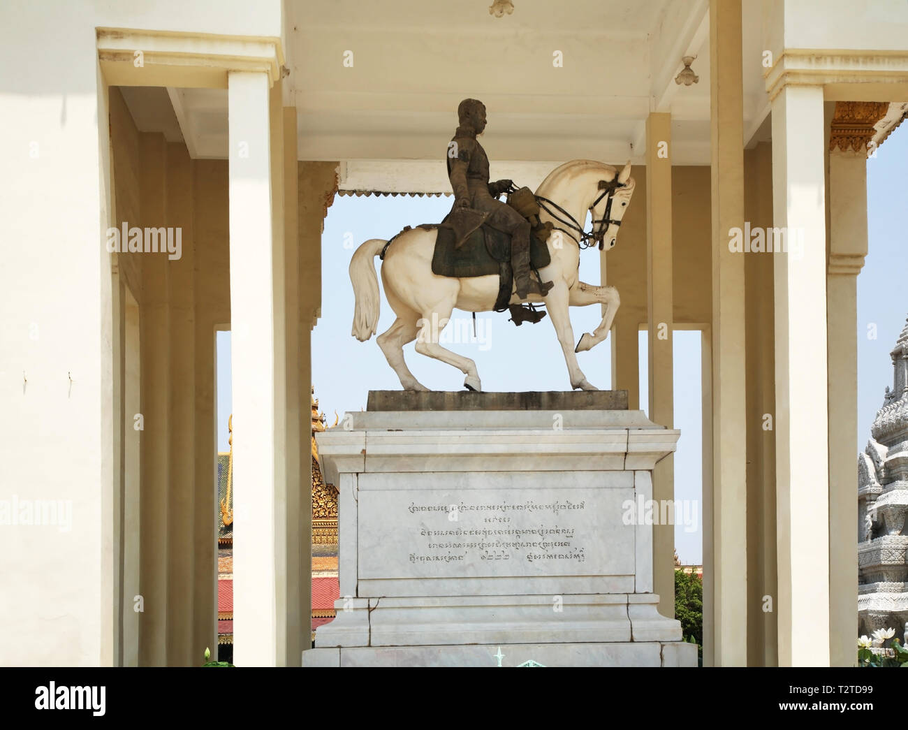 Statue of King Norodom at Royal Palace (Preah Barum Reachea Veang Nei ...