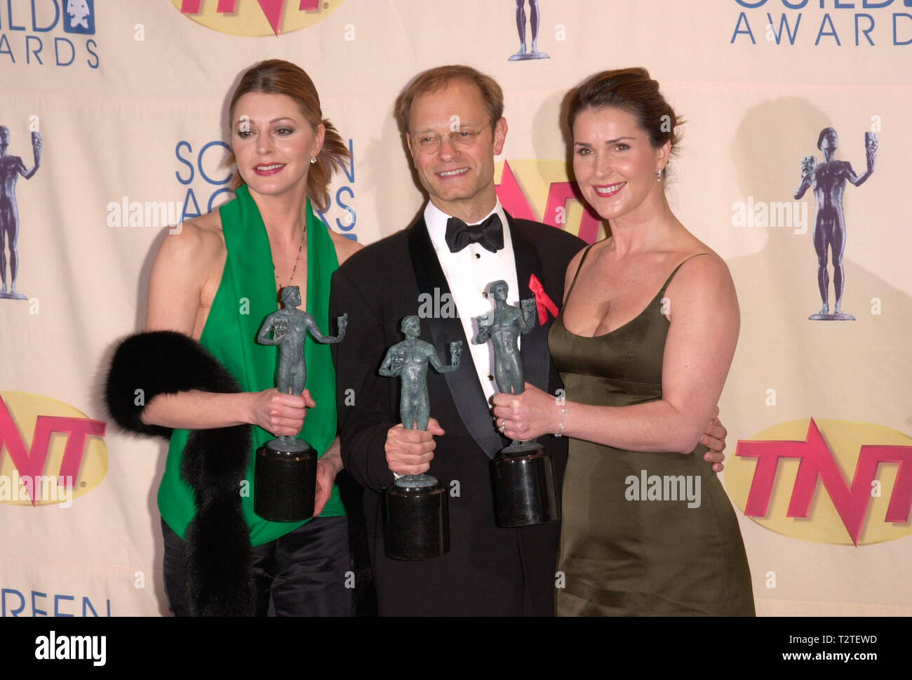 LOS ANGELES, CA. March 12, 2000: "Frazier" stars JANE LEEVES (left ...