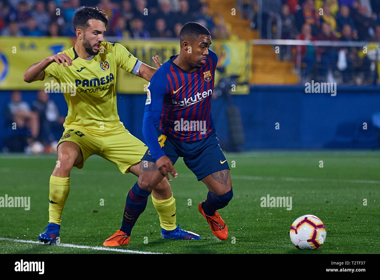 VILLAREAL, SPAIN - APRIL 02: Malcom Filipe Silva de Oliveira (R) of FC ...
