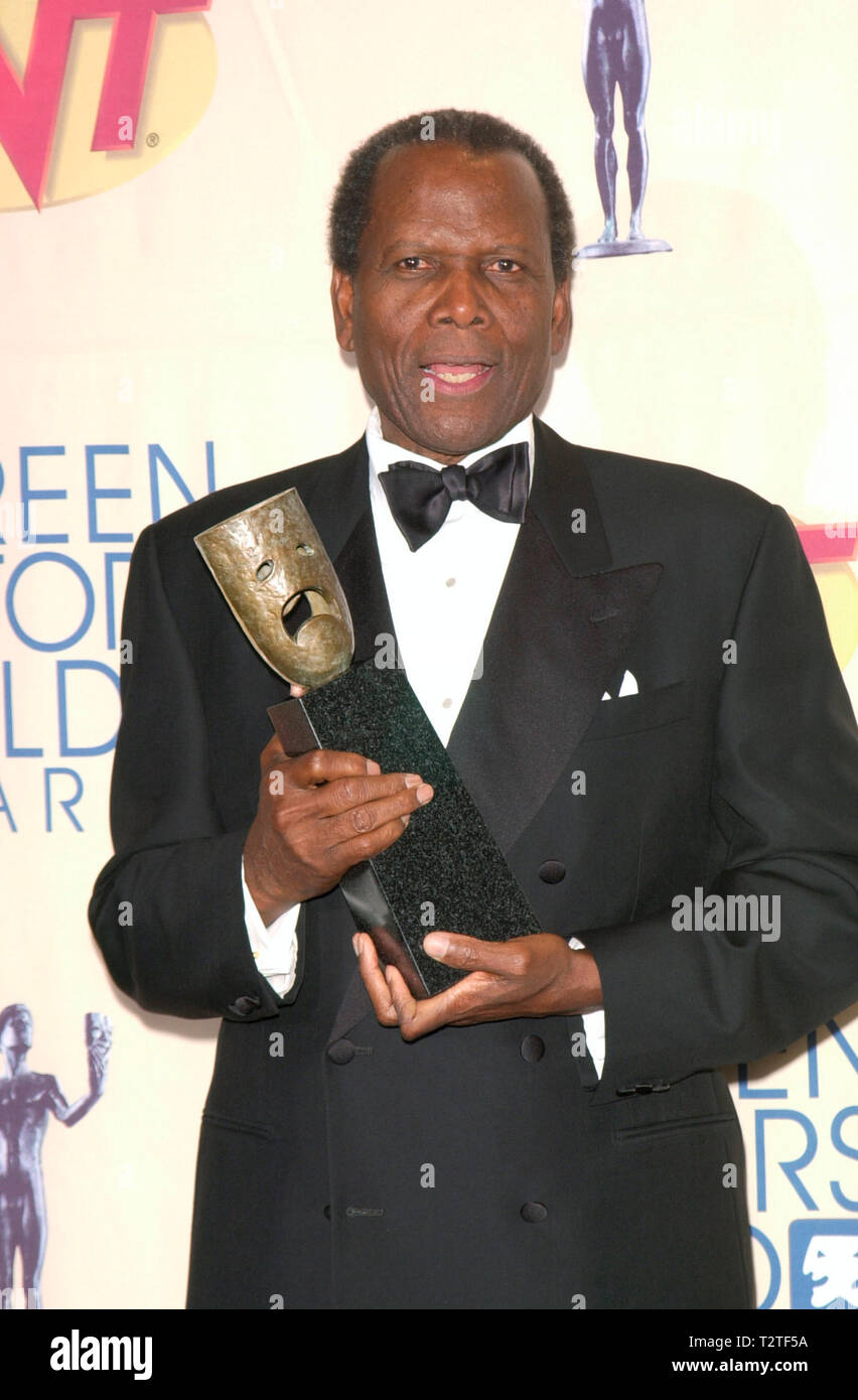 LOS ANGELES, CA. March 12, 2000: Actor SIDNEY POITIER with his Lifetime ...