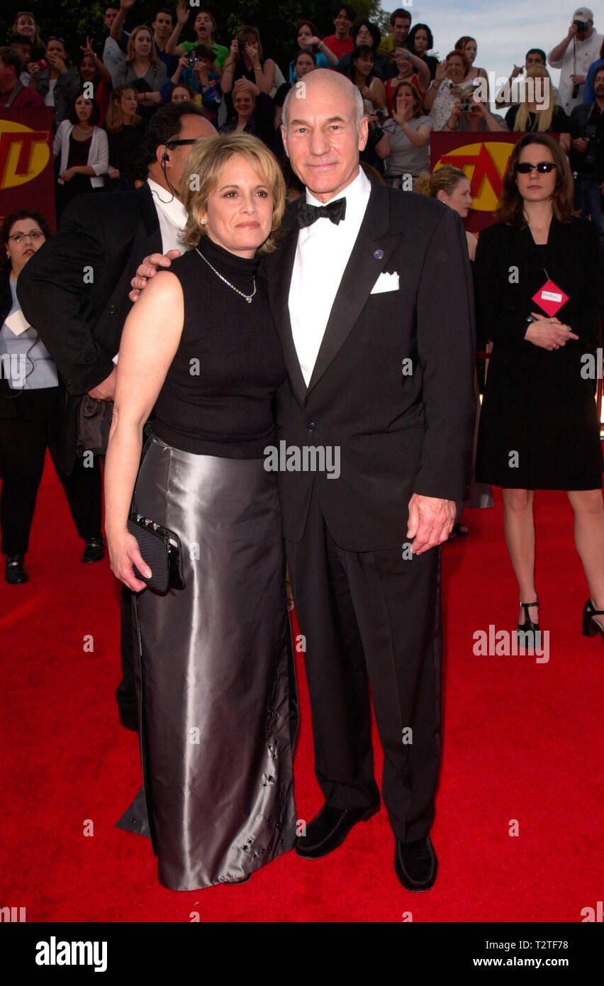 LOS ANGELES, CA. March 12, 2000: Actor PATRICK STEWART & wife WENDY at ...