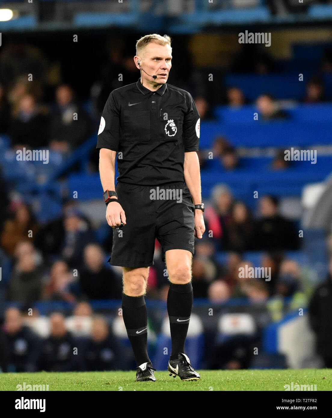 Referee professional football soccer hi-res stock photography and ...
