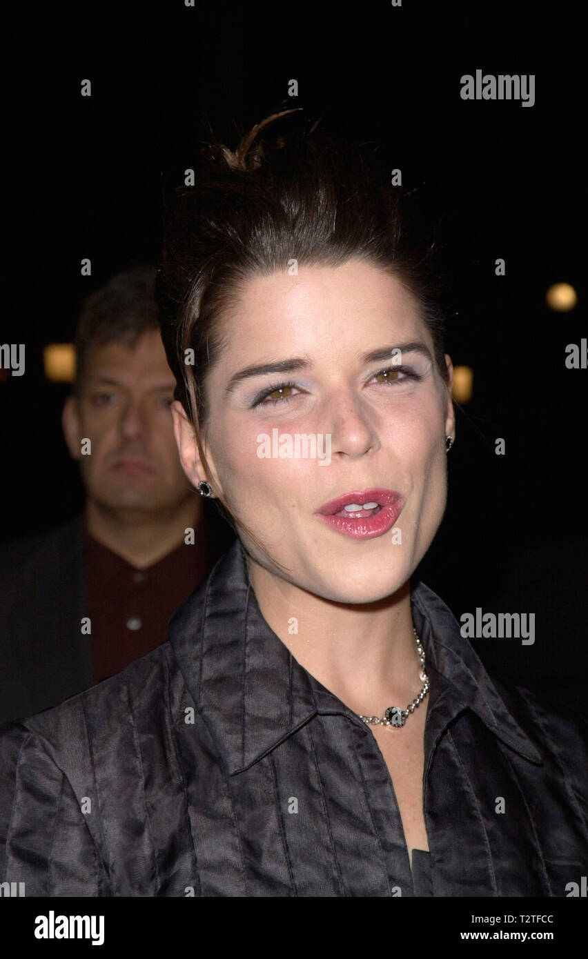 LOS ANGELES, CA. February 03, 2000: Actress NEVE CAMPBELL at the world ...