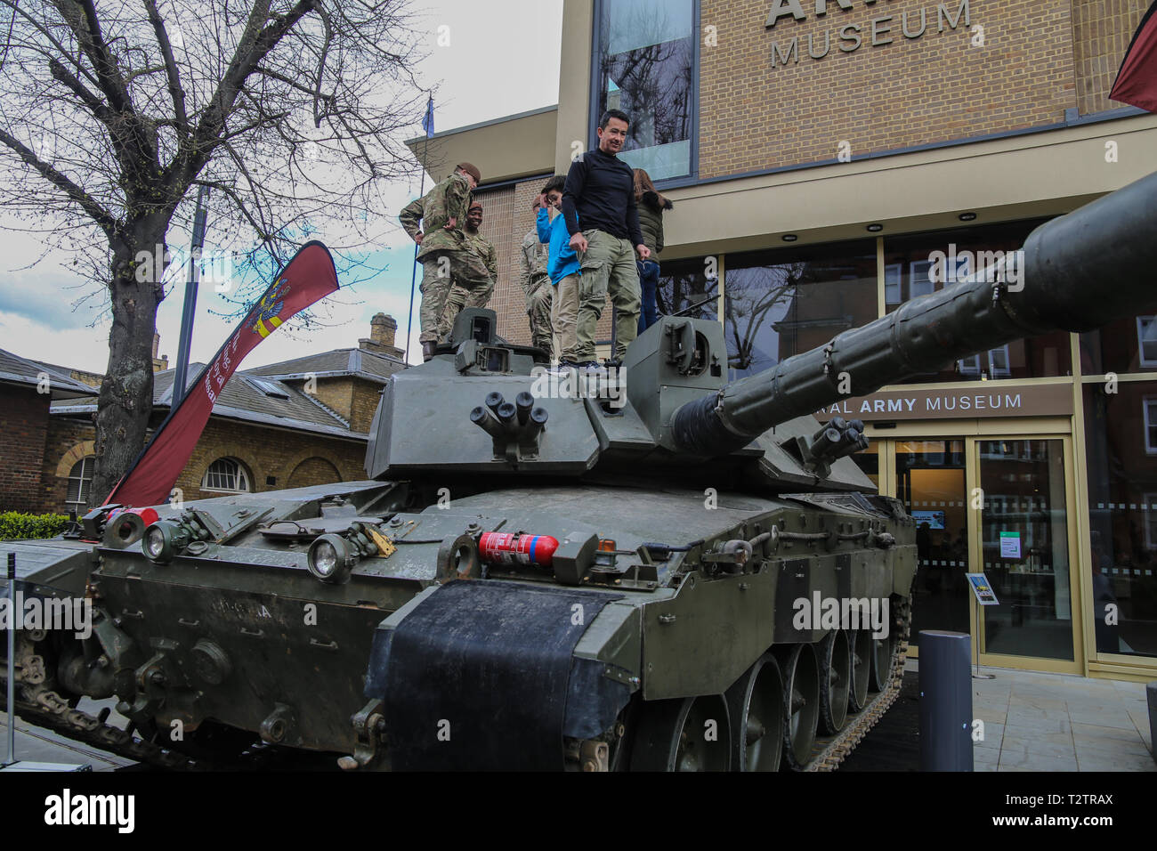 Challenger 11 tanks on display hi-res stock photography and images - Alamy