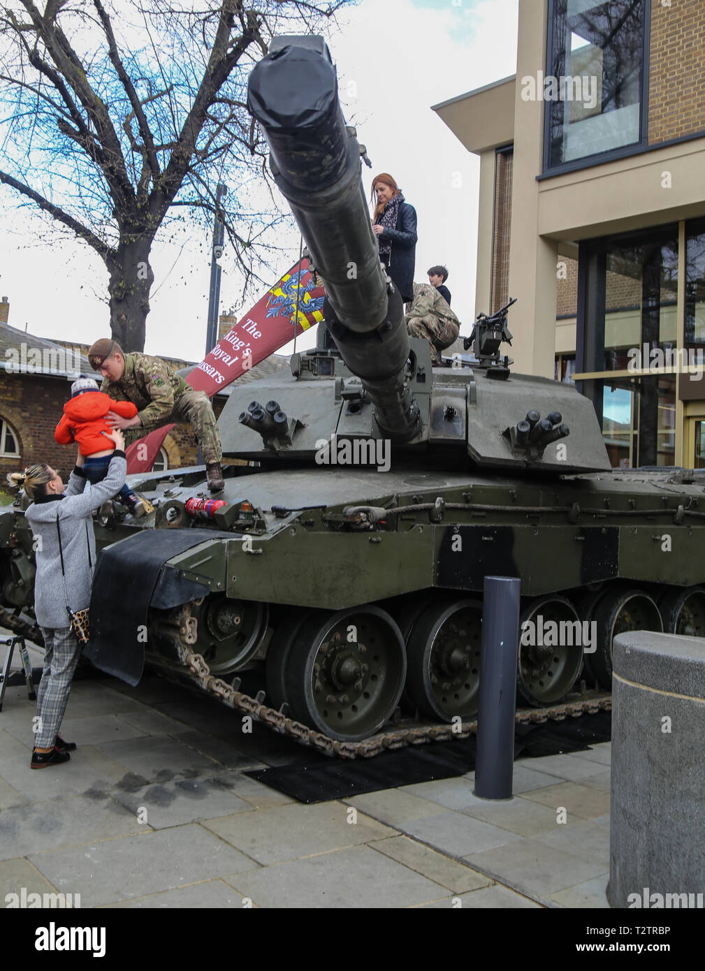 British army challenger two tank hi-res stock photography and images ...
