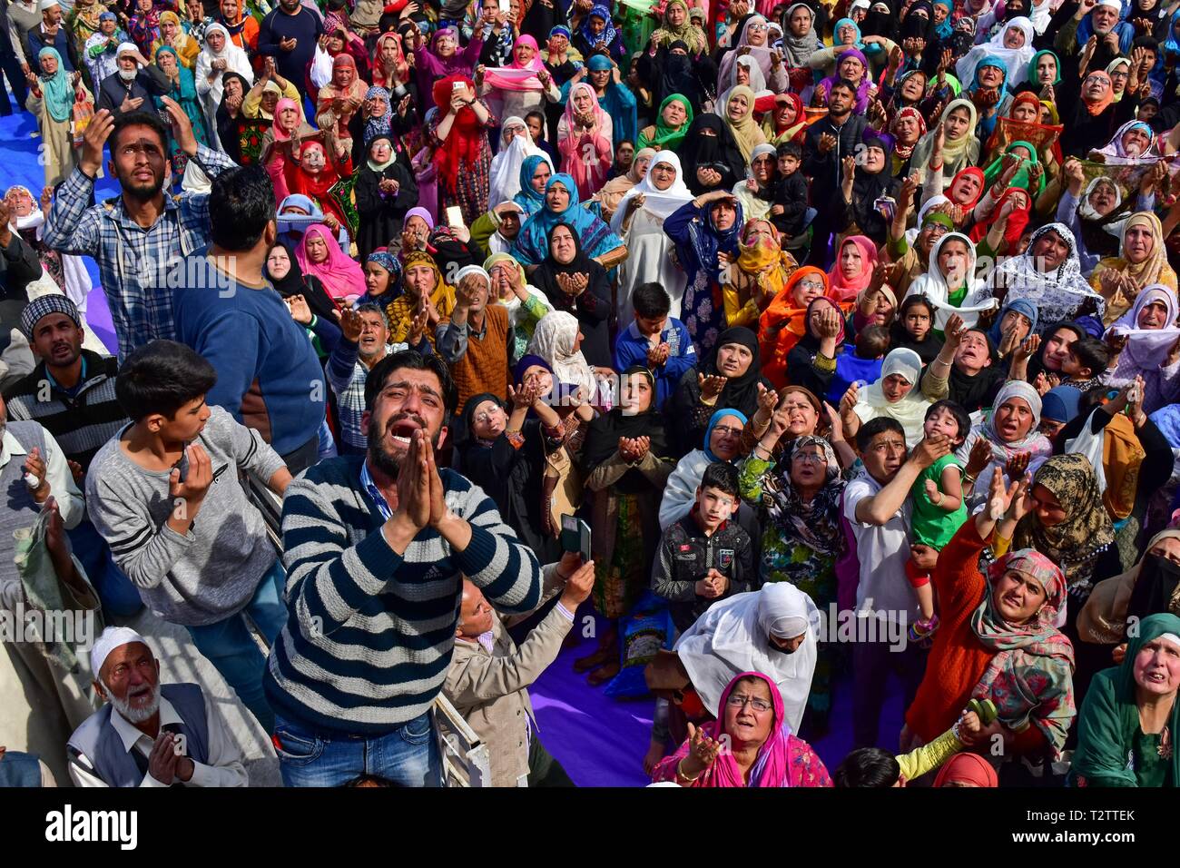 April 4, 2019 - Kashmir, J&K, India - Kashmiri Muslim devotees seen ...