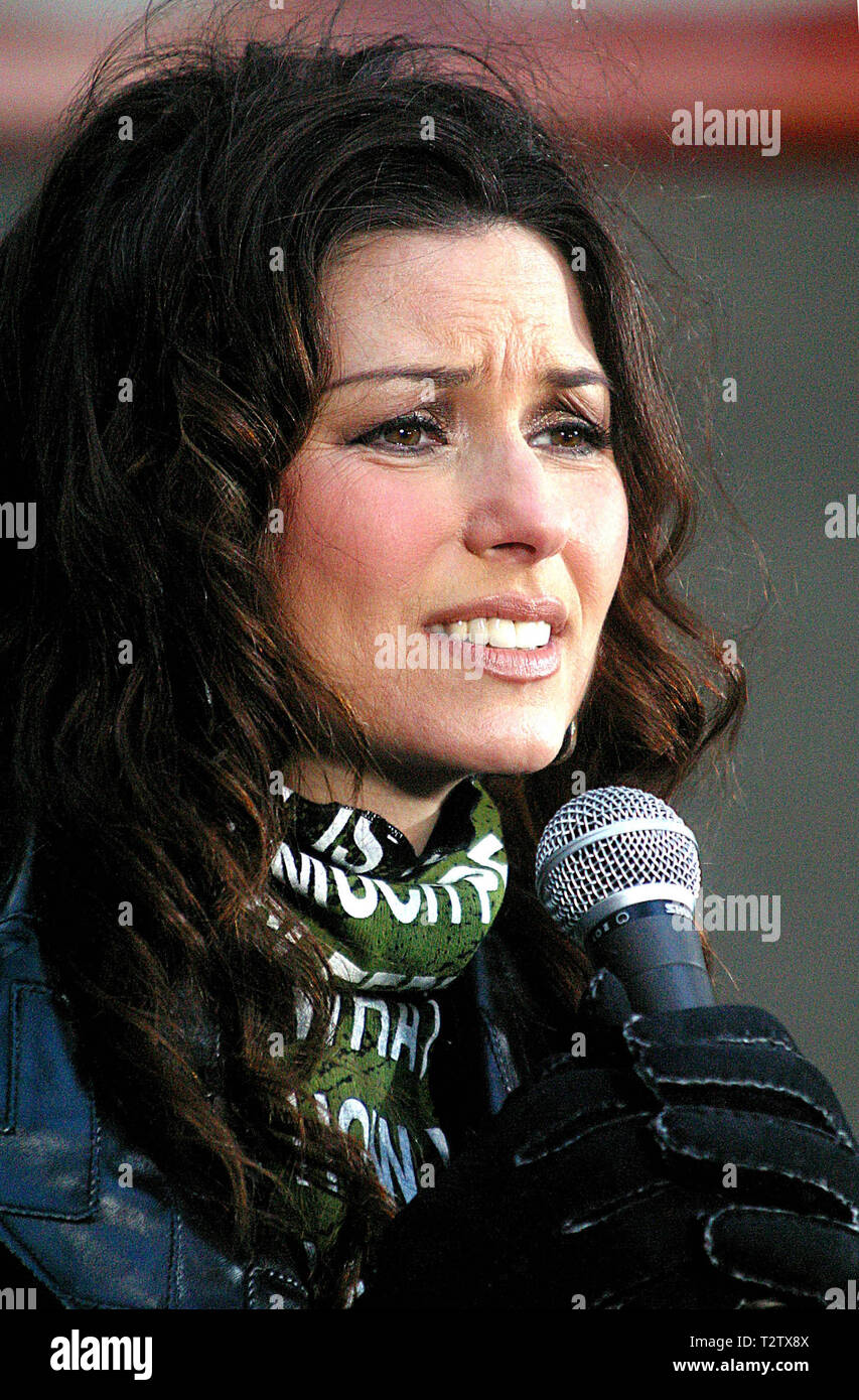 New York City, USA. 01st Jan, 2005. SHANIA TWAIN PERFORMS AT THE NBC ...