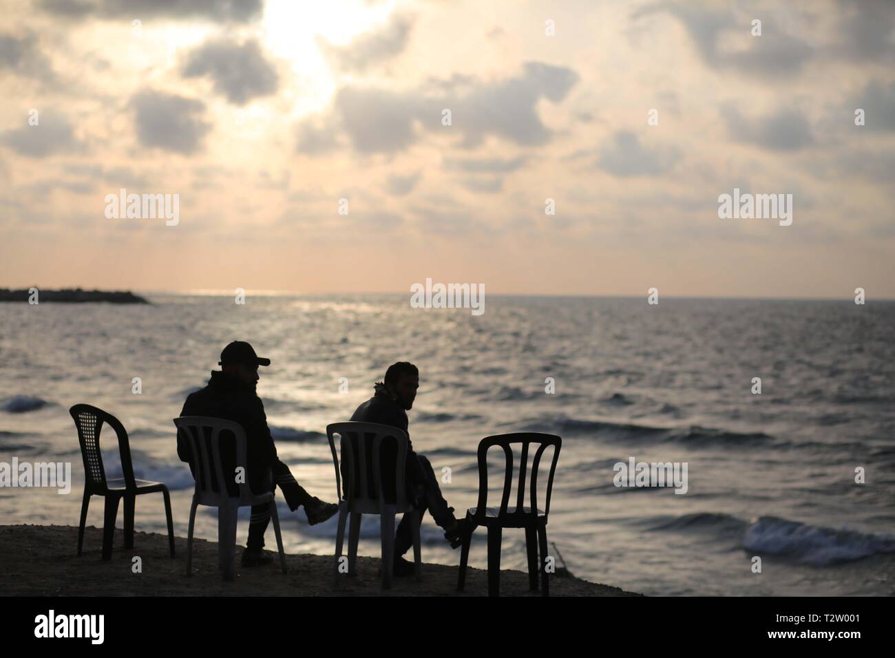 Gaza City, The Gaza Strip, Palestine. 4th Apr, 2019. Palestinian in Al ...