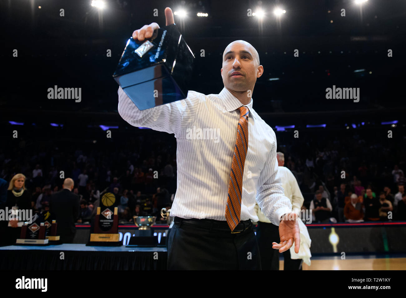 April 04, 2019: Texas Longhorns head coach Shaka Smart gestures to his ...
