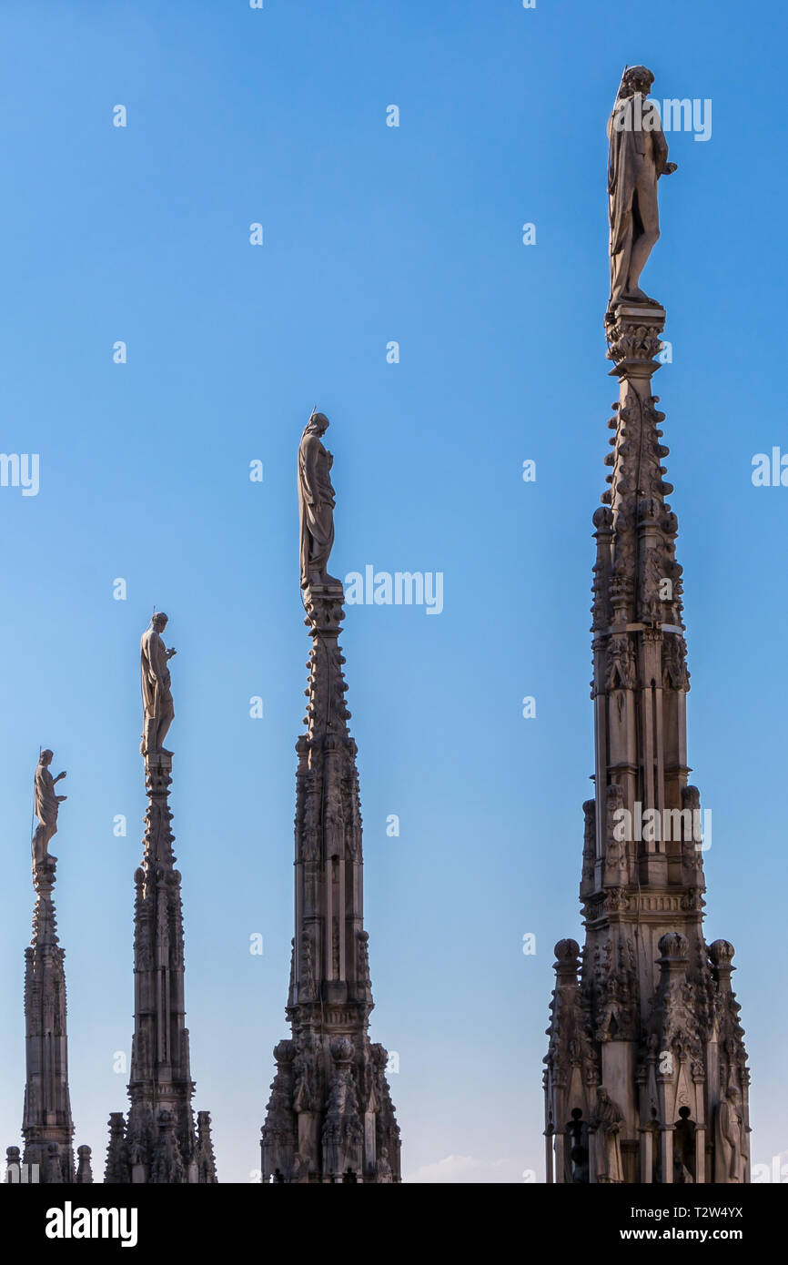 Duomo roof top statues hi-res stock photography and images - Alamy