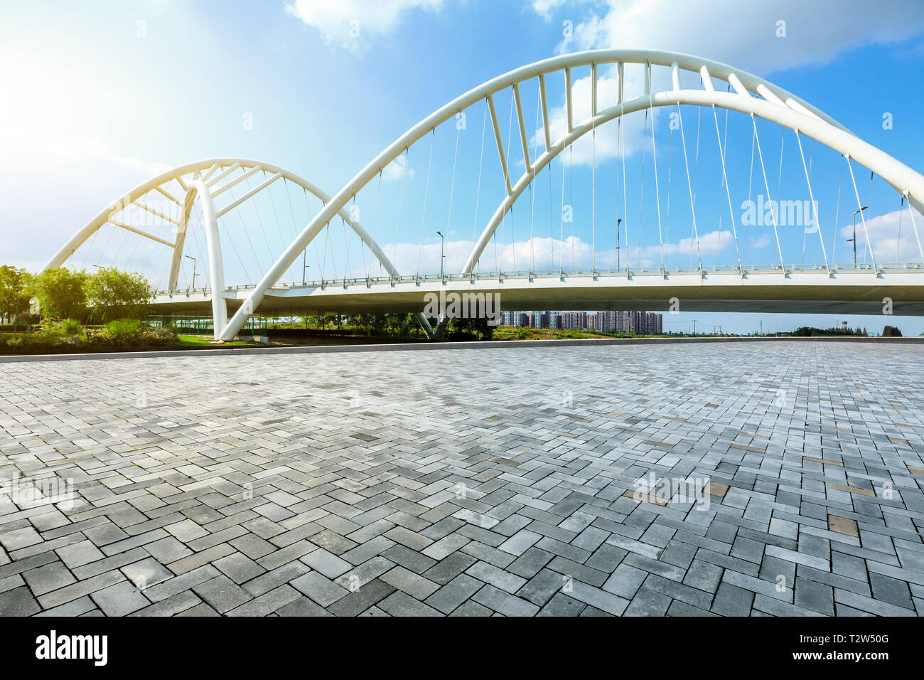 Square bridge hi-res stock photography and images - Alamy