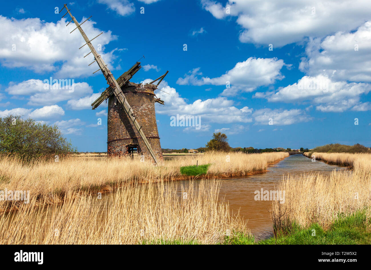 Abandoned Brograve Mill windpump Horsey Mere on the Norfolk Broads ...