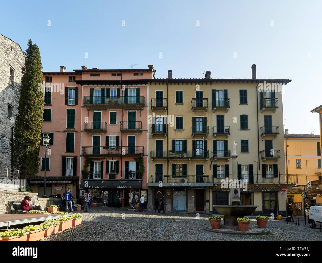 Piazza della Chiesa next to Basilica di San Giacomo in Bellagio Italy ...