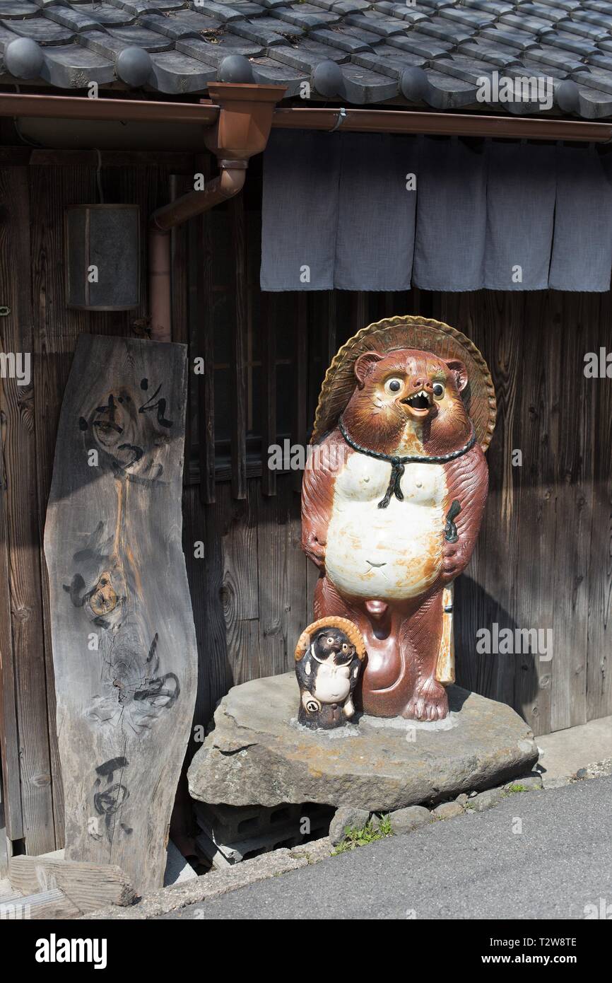 Tanuki statue hi-res stock photography and images - Alamy