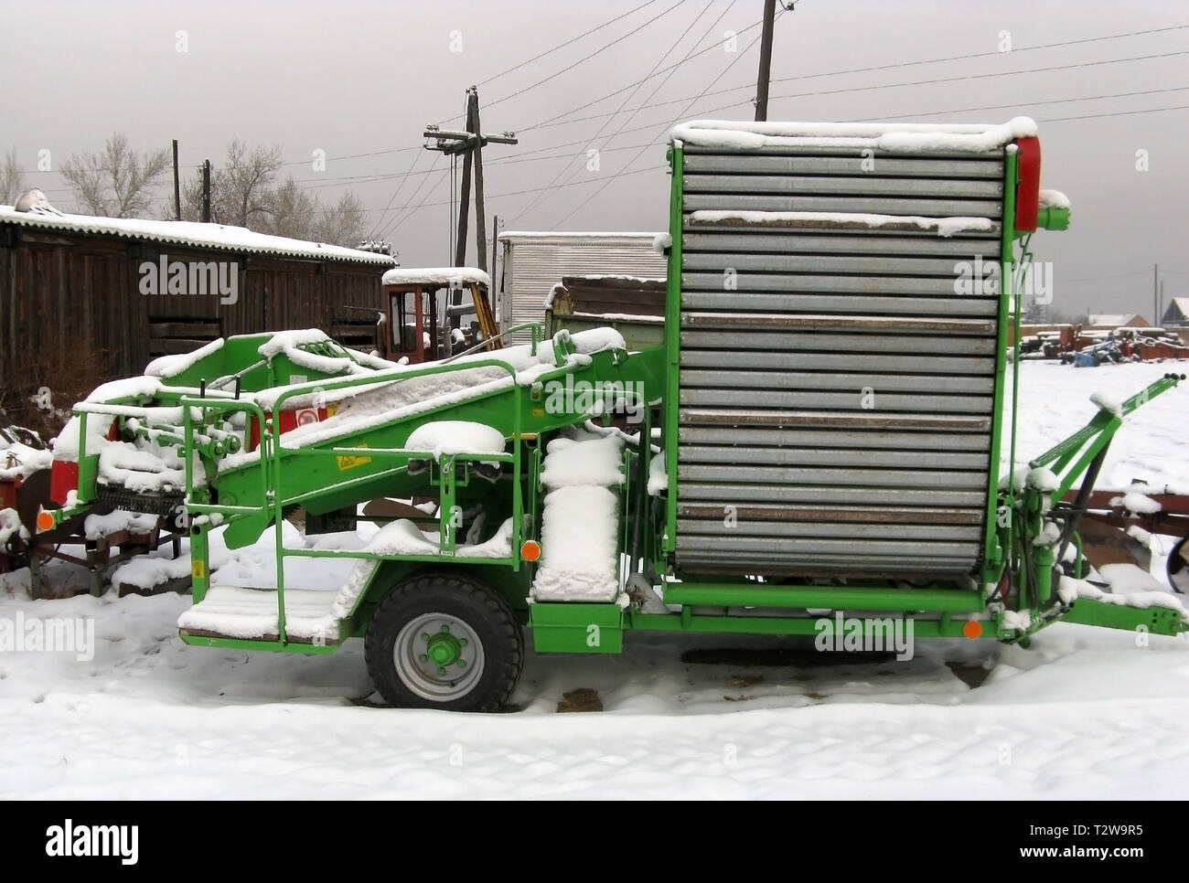 Rural garage hi-res stock photography and images - Alamy