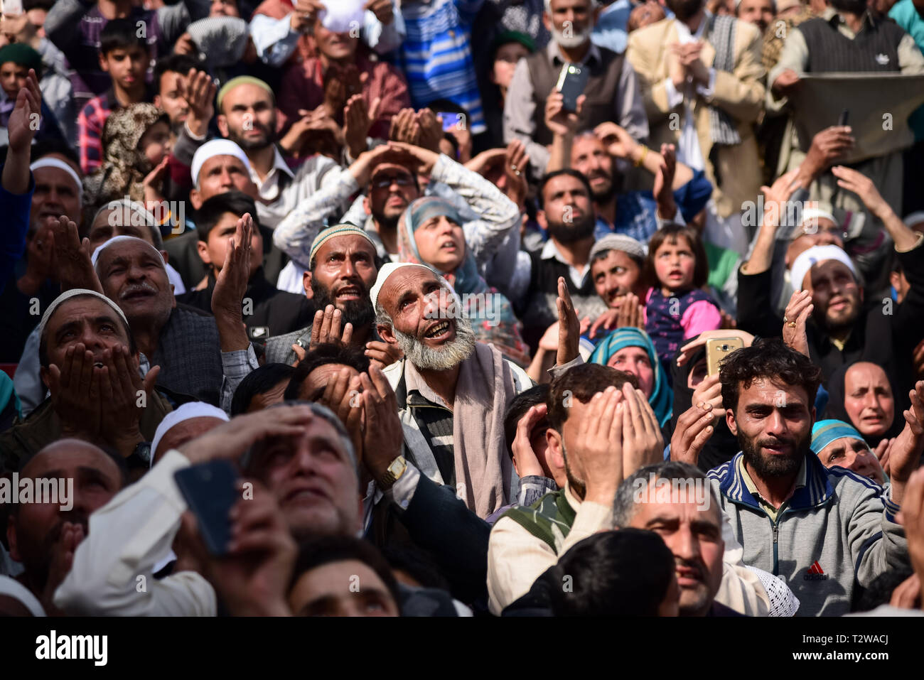 Kashmiri Muslim devotees seen crying while beseeching for blessings as ...