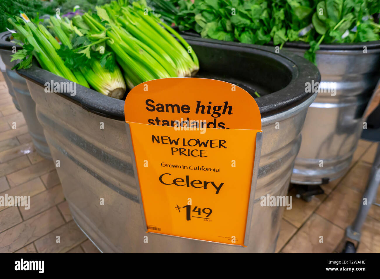 Supermarket pricing signs hi-res stock photography and images - Alamy
