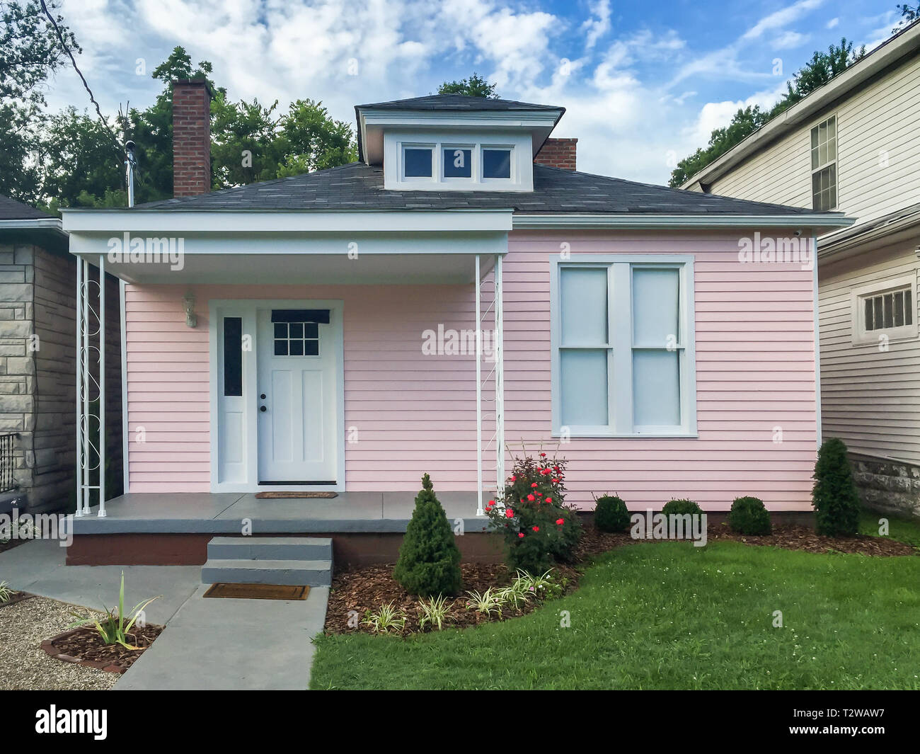 1950's home exterior hi-res stock photography and images - Alamy