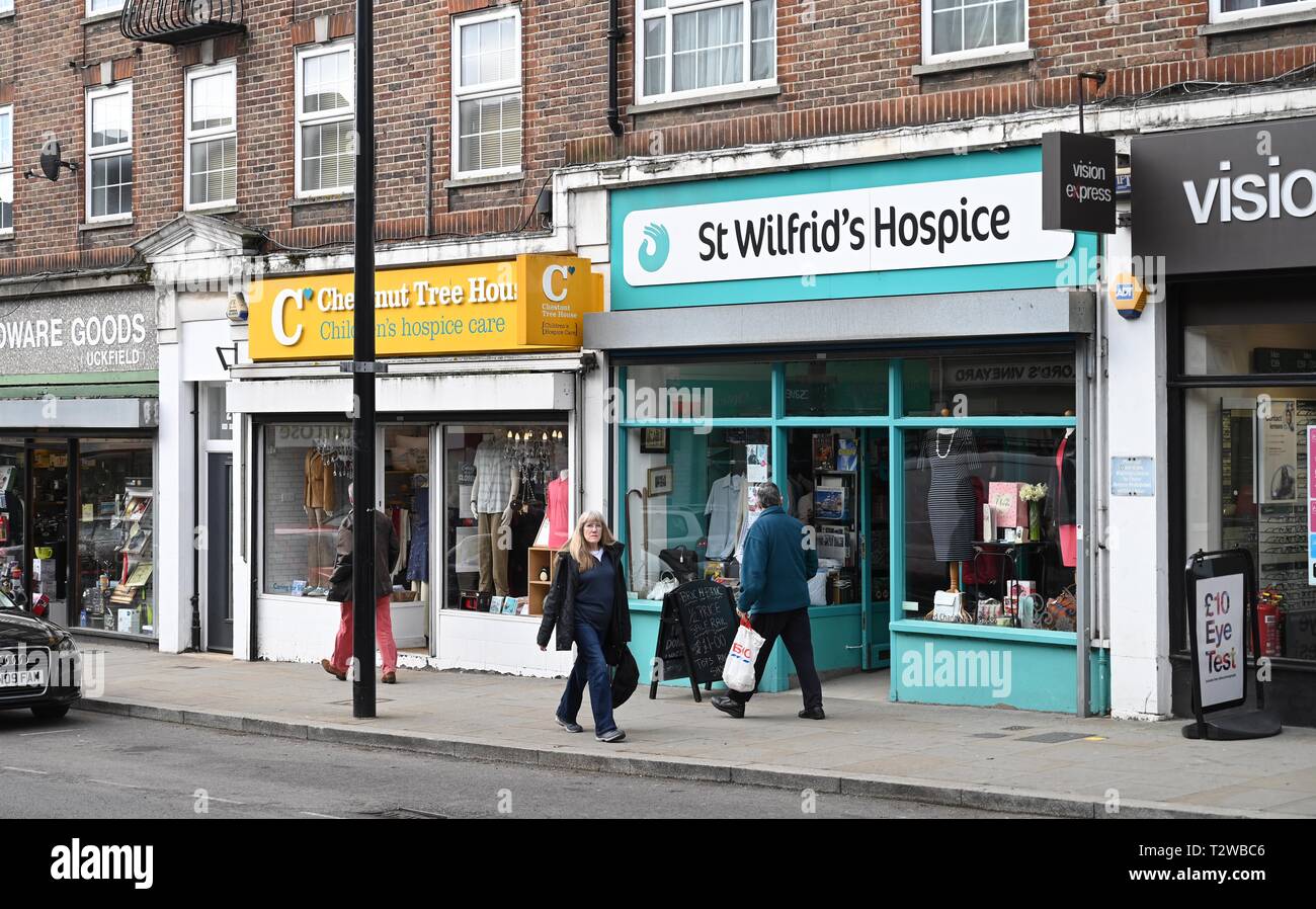 Charity stores hi-res stock photography and images - Alamy