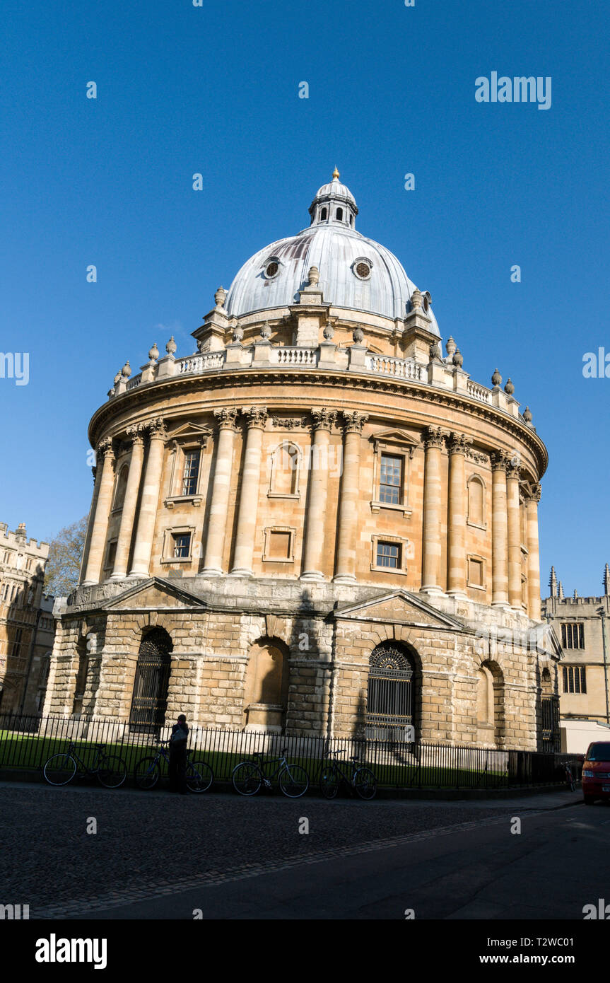 The Radcliffe Camera in Radcliffe Square, Oxford, Britain Stock Photo ...