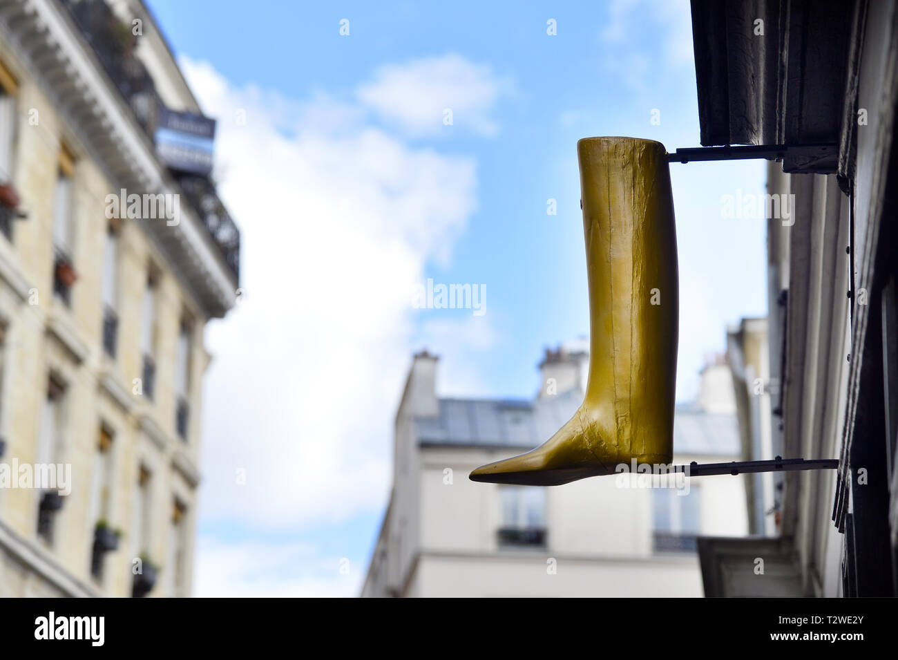 Shoemaker sign - Montmartre - Paris - France Stock Photo - Alamy