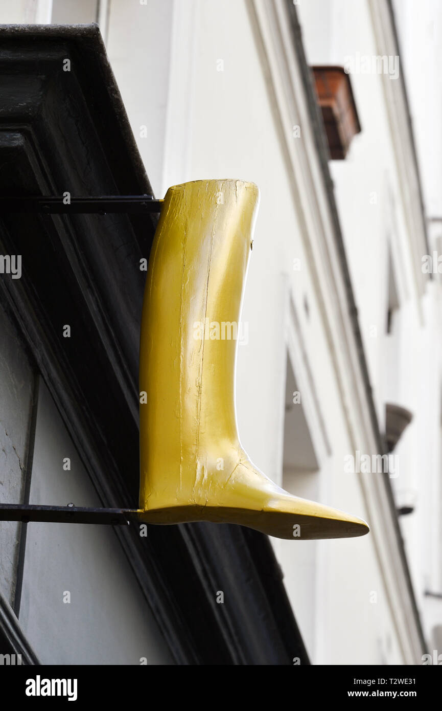 Shoemaker sign - Montmartre - Paris - France Stock Photo - Alamy
