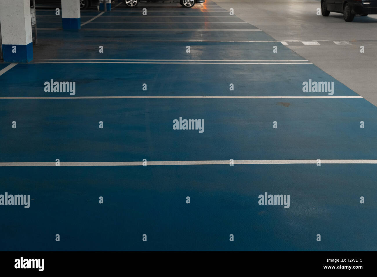 Free vacant parking lot space in a Shopping centre multi story car park ...