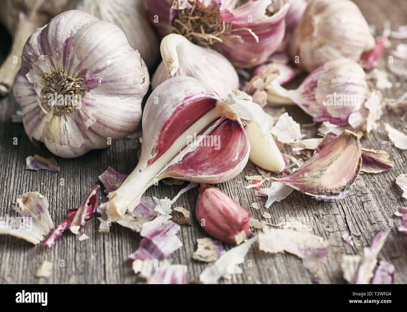 Garlic with husk on a wooden background. Mature Garlic. Seasoning Stock ...
